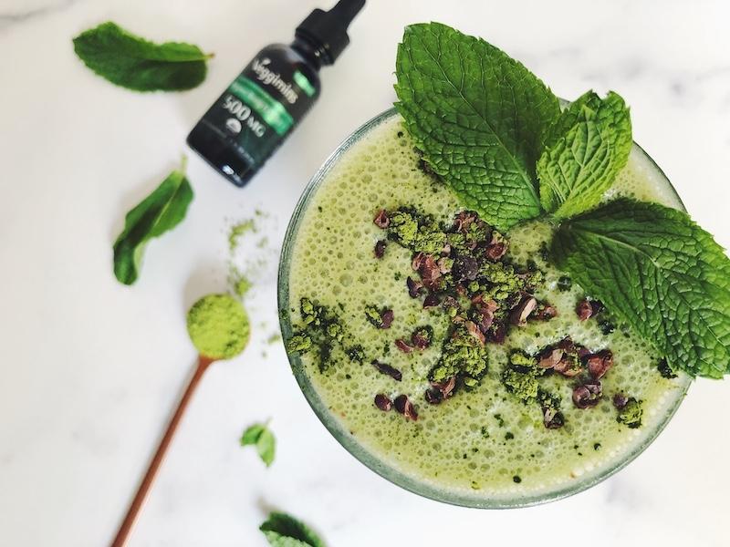 Refreshing CBD Matcha Mint Chip Shake | rawguru.com